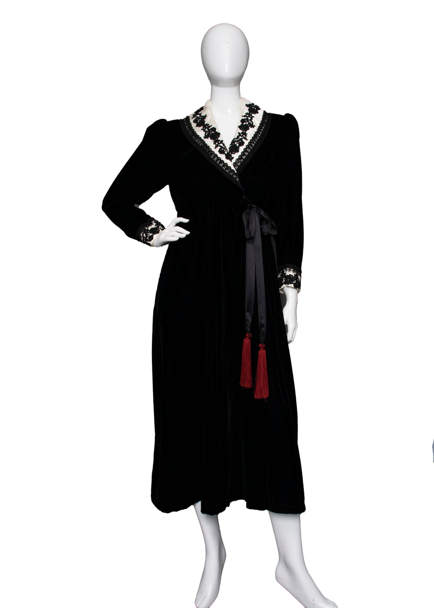 80s Black Velvet Robe M – Peekaboo Vintage Marketplace
